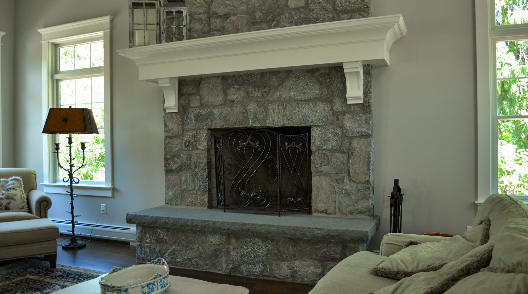 Creative Ways to Use Bluestone Vertically in Landscape Design